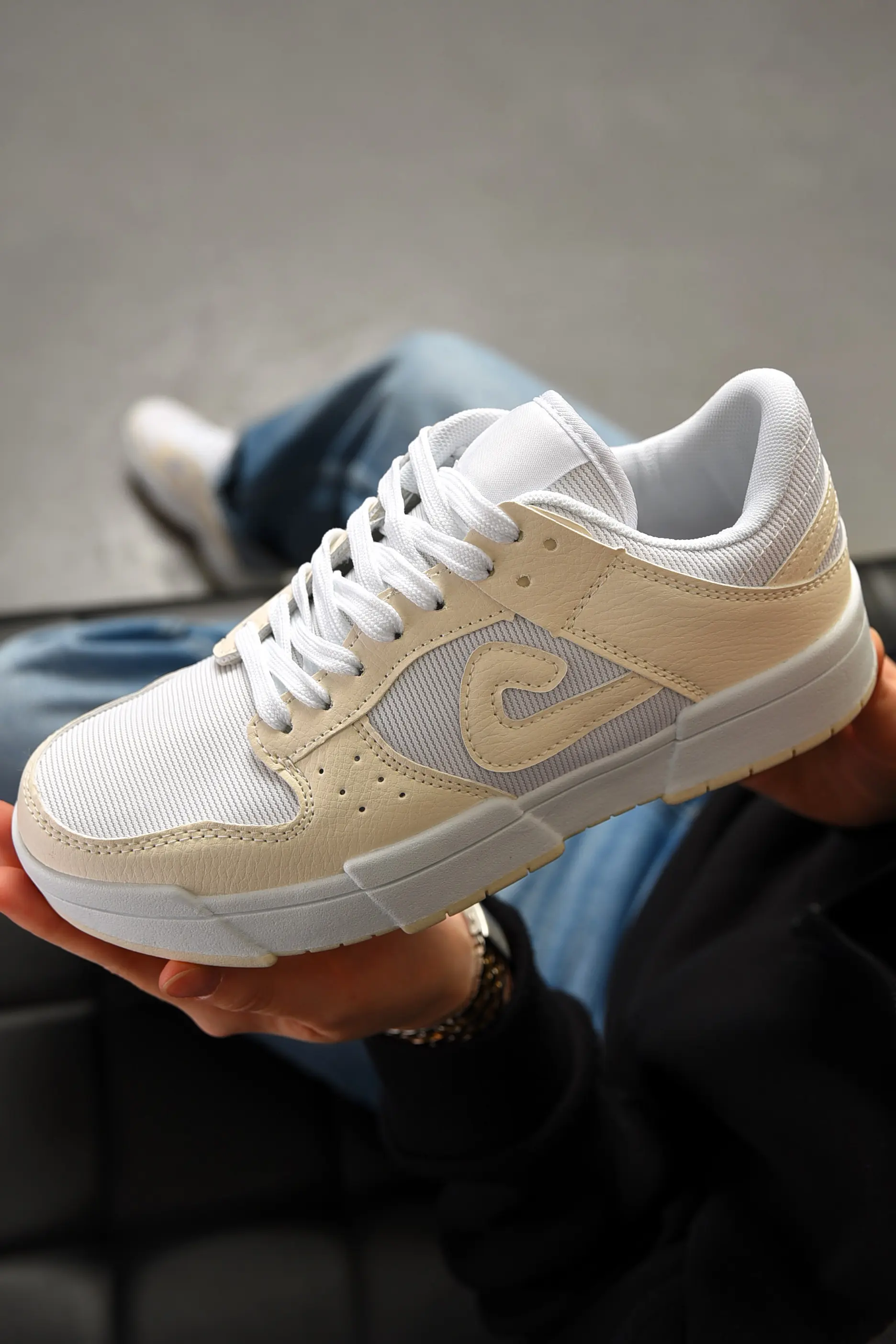 Кросівки жіночі біло-молочного кольору на шнурівці 5010-9 198193 купити ...